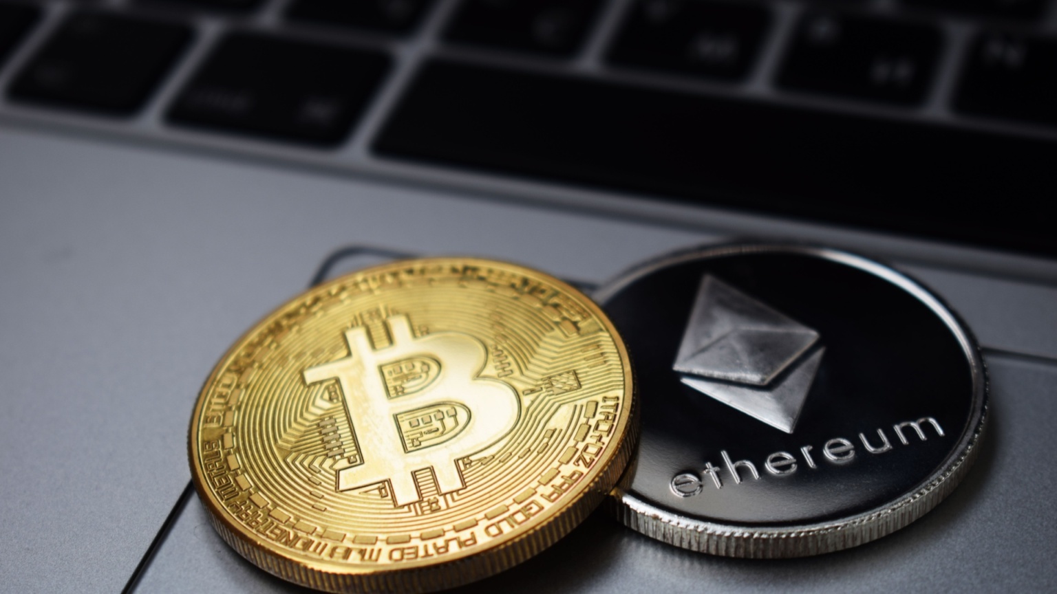 Ethereum’dan Tarihi Hamle: Bir Yıl Sonra İlk Kez Bitcoin’i Geride ...
